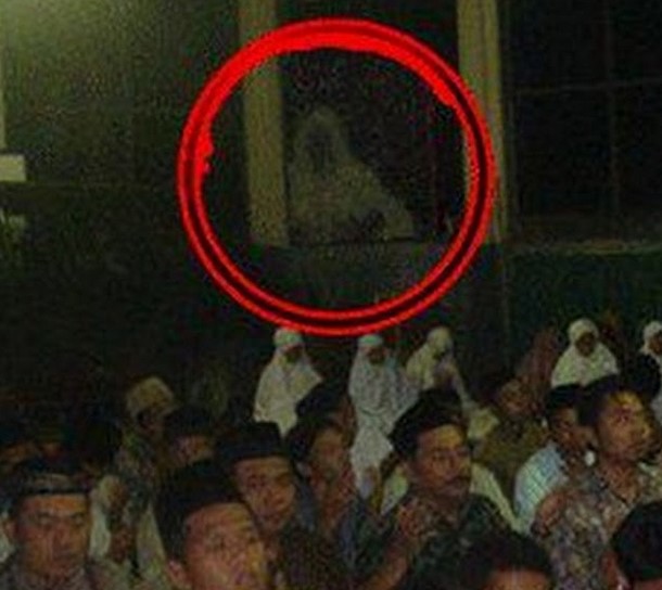 strano66: Konon, Foto-Foto Penampakan Pocong Ini Asli Lho