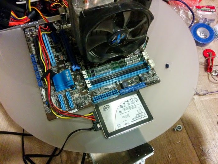 Man Turns His Wheel Rim Into The Ultimate PC (50 pics) - World Of ...