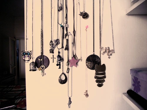 4 Ways to Organize and Display Your Jewelry - College Gloss