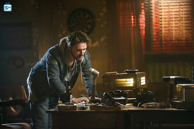 Frequency - Episode 1.01 - Pilot - Sneak Peek, Promotional Photos ...