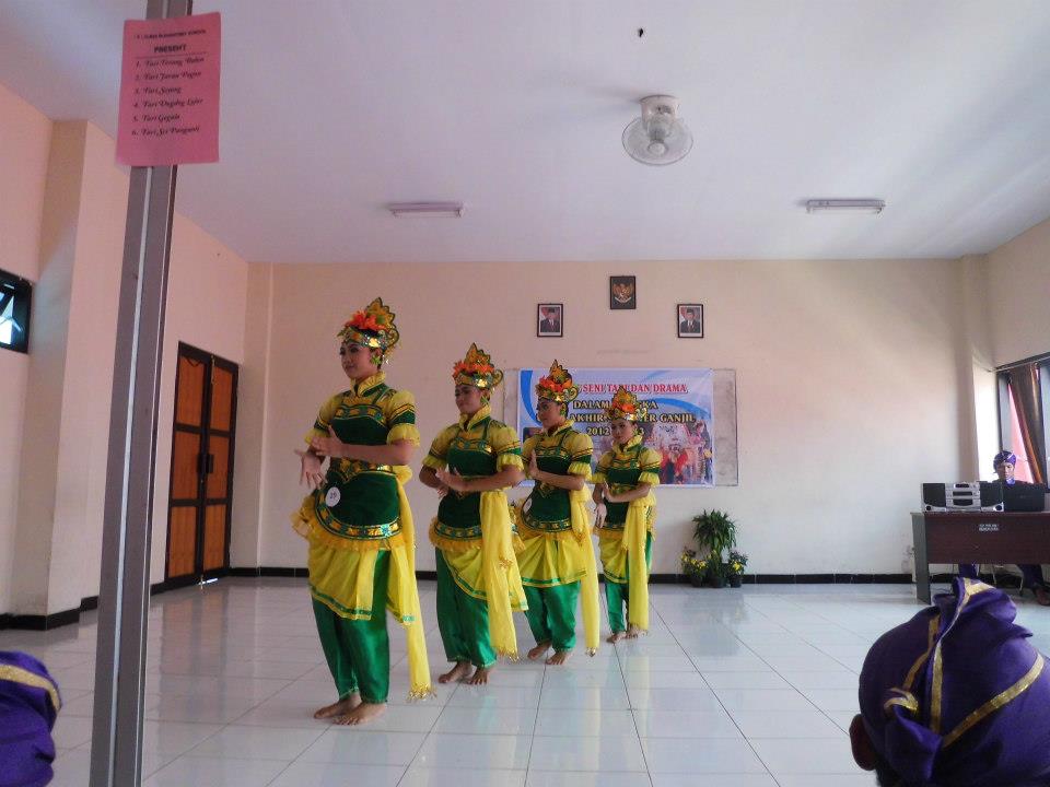 MiSS AmNeSiA: Tari Terang Bulan