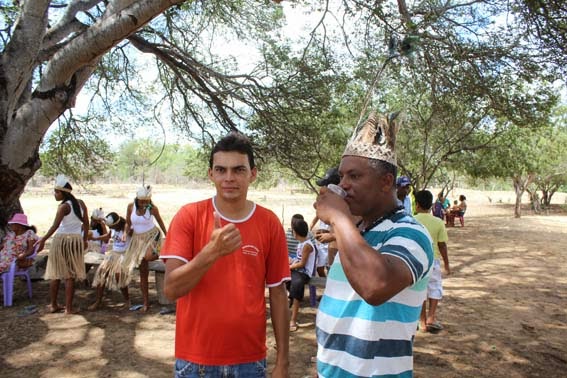 ASCOM-FUNAI (comunicação): ÍNDIOS ATIKUM NA BAHIA RECEBEM BARCO