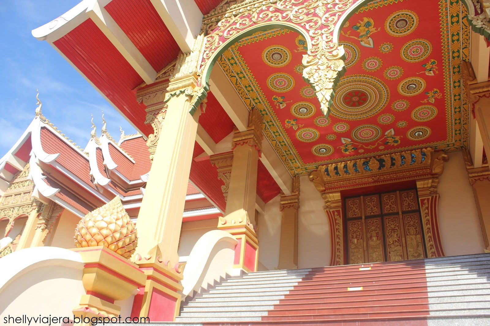 When in Laos: Pha That Luang - Shelly Viajera Travel