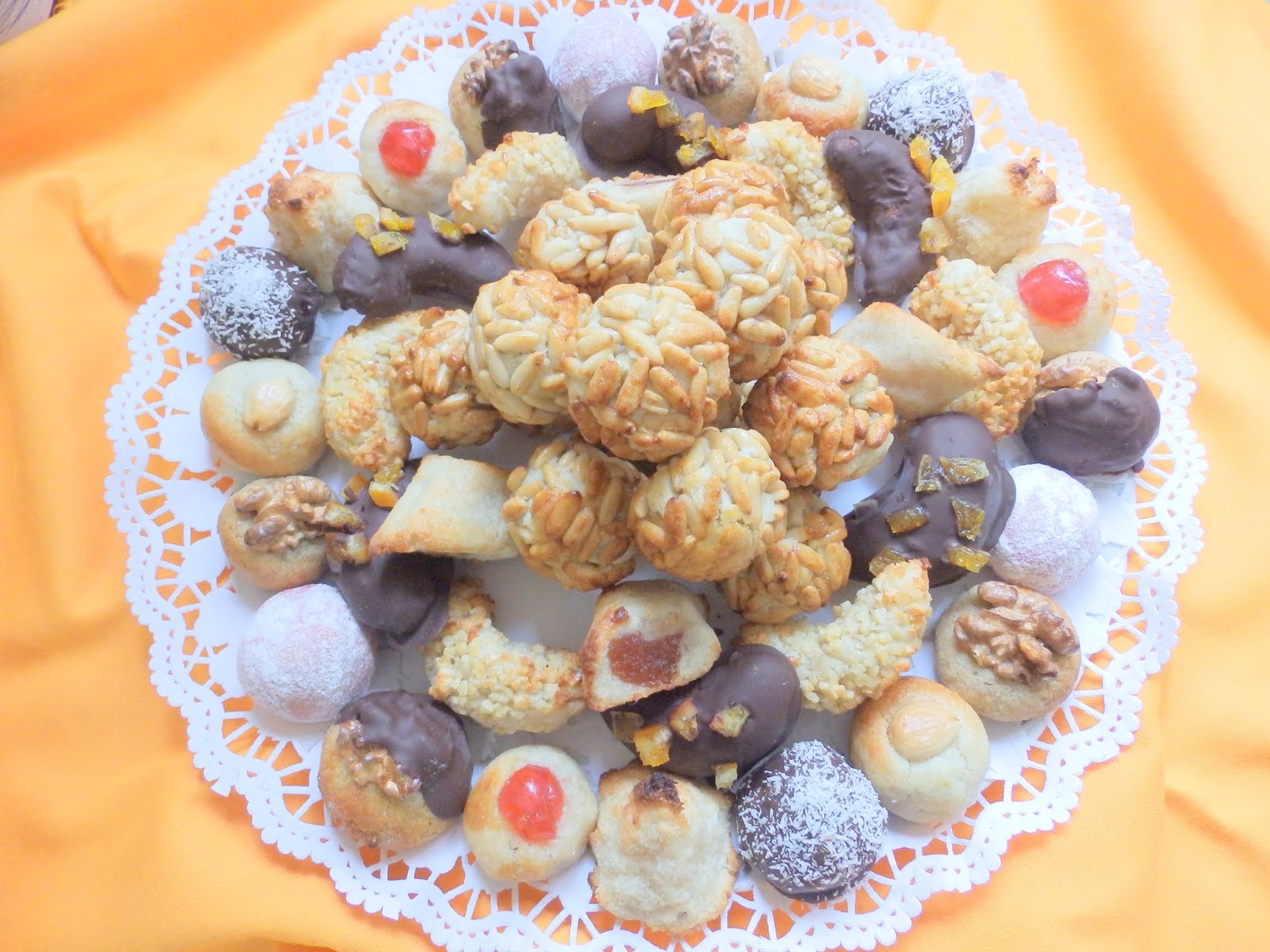 Panellets de massapà, taronja i xocolata