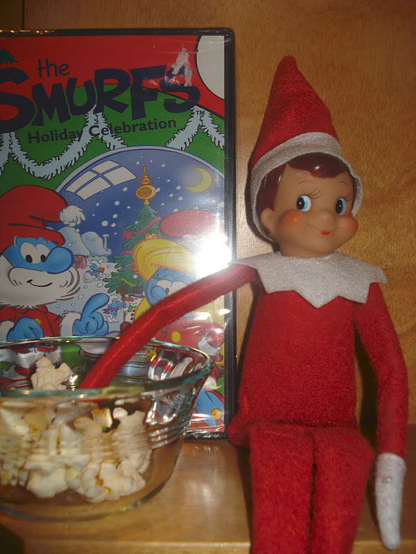 East Coast Mommy: Elf "Kiss" Box... and other "Elfie" Antics