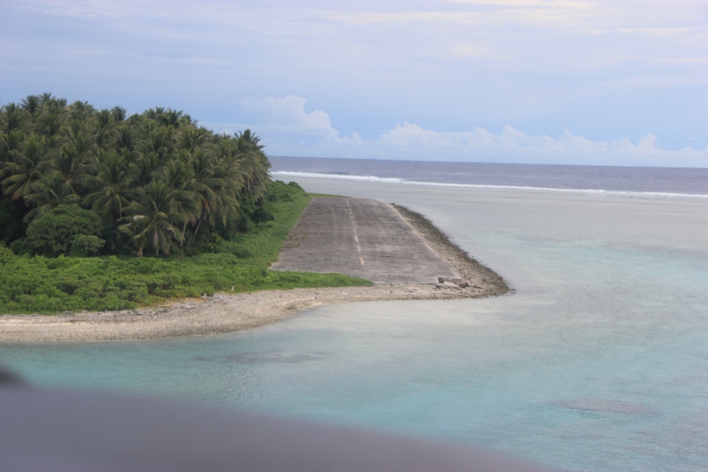 Cocktails out of Coconuts: Mokil Trip