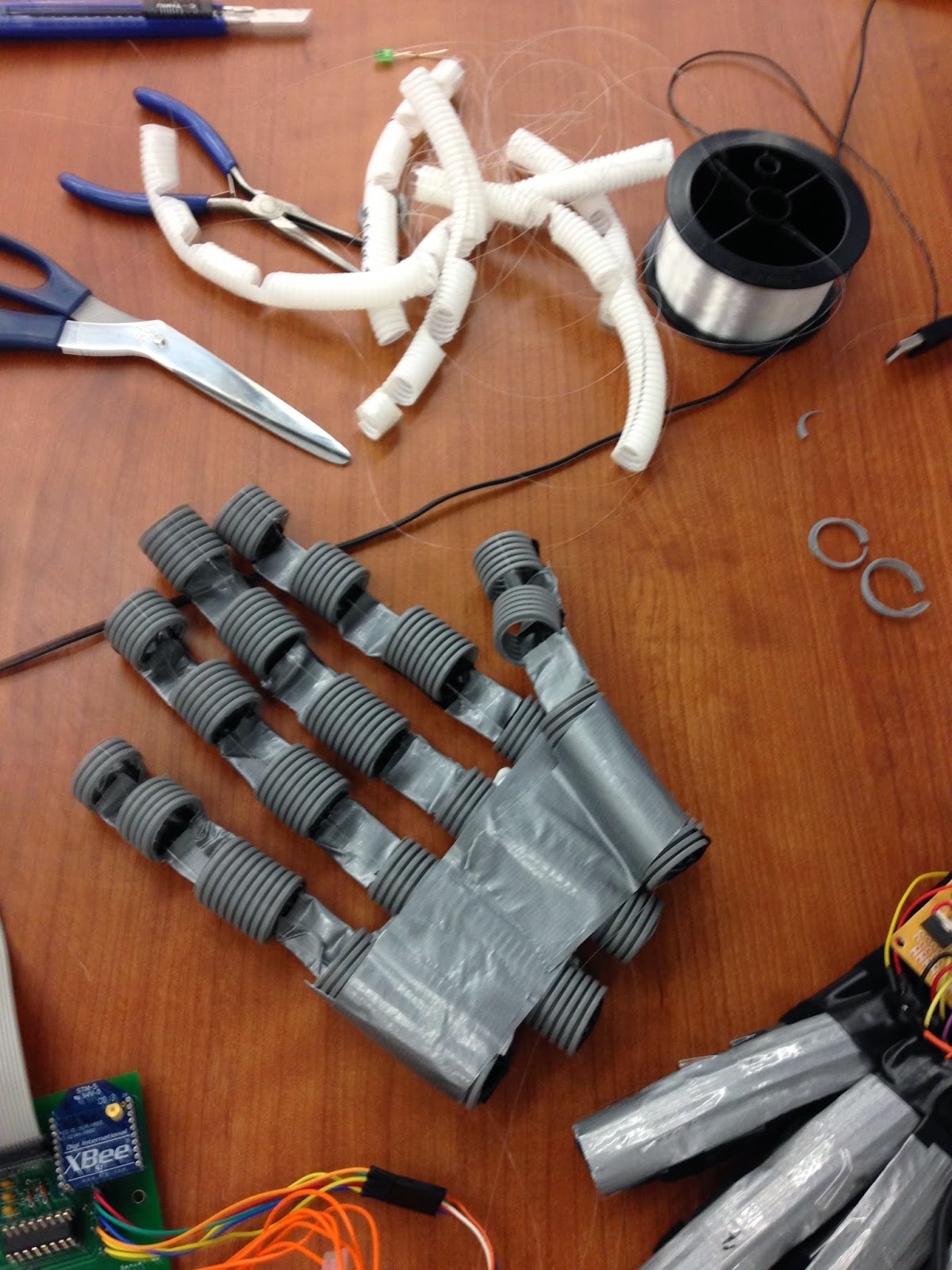EE445L Embedded Systems Design Competition Spring 2014: Robotic Hand ...