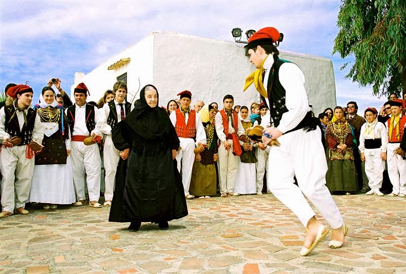 El Ball Pages.: Vestimentas del ball pages.