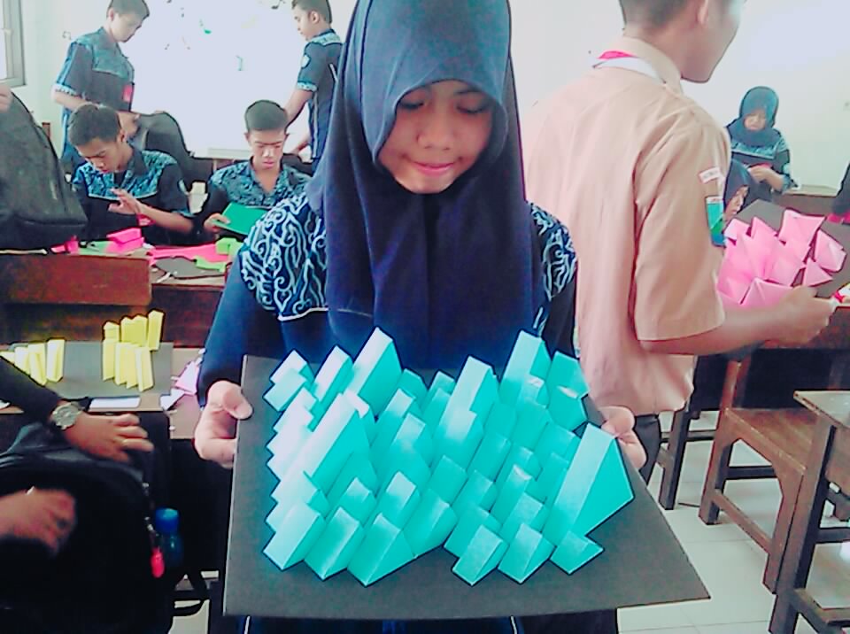 Watashi wa Adinda desu: Tutorial Nirmana 3D Geometri