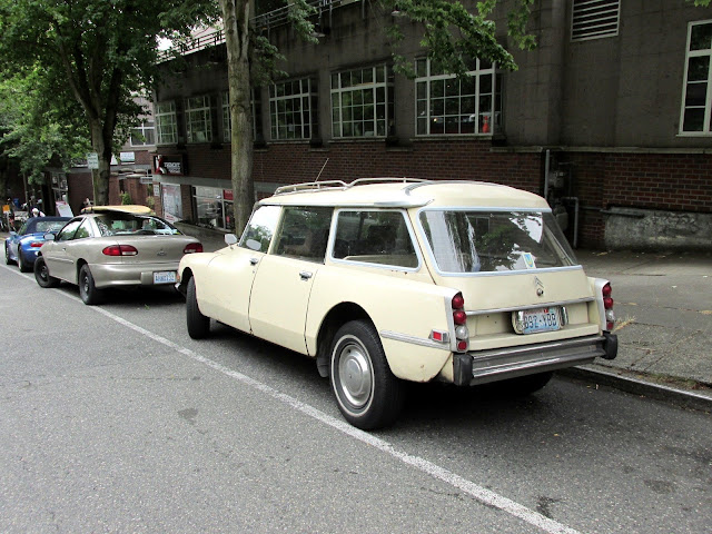 Seattle's Classics: 1973 Citroen DS Safari Estate