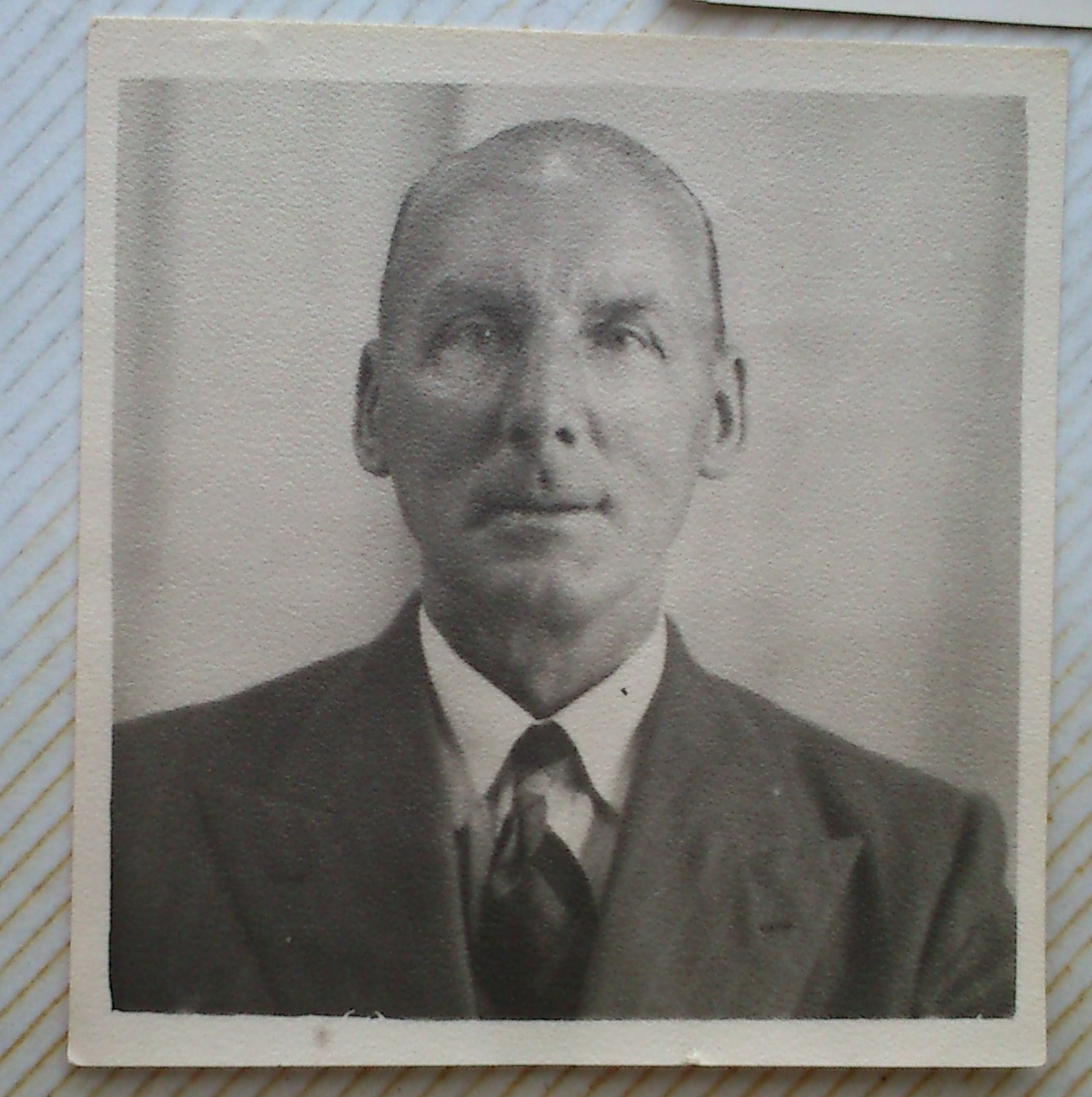 Taylor Family Tree +: ALFRED AND DAISY TAYLOR WITH THEIR GOGO MOBILE ...