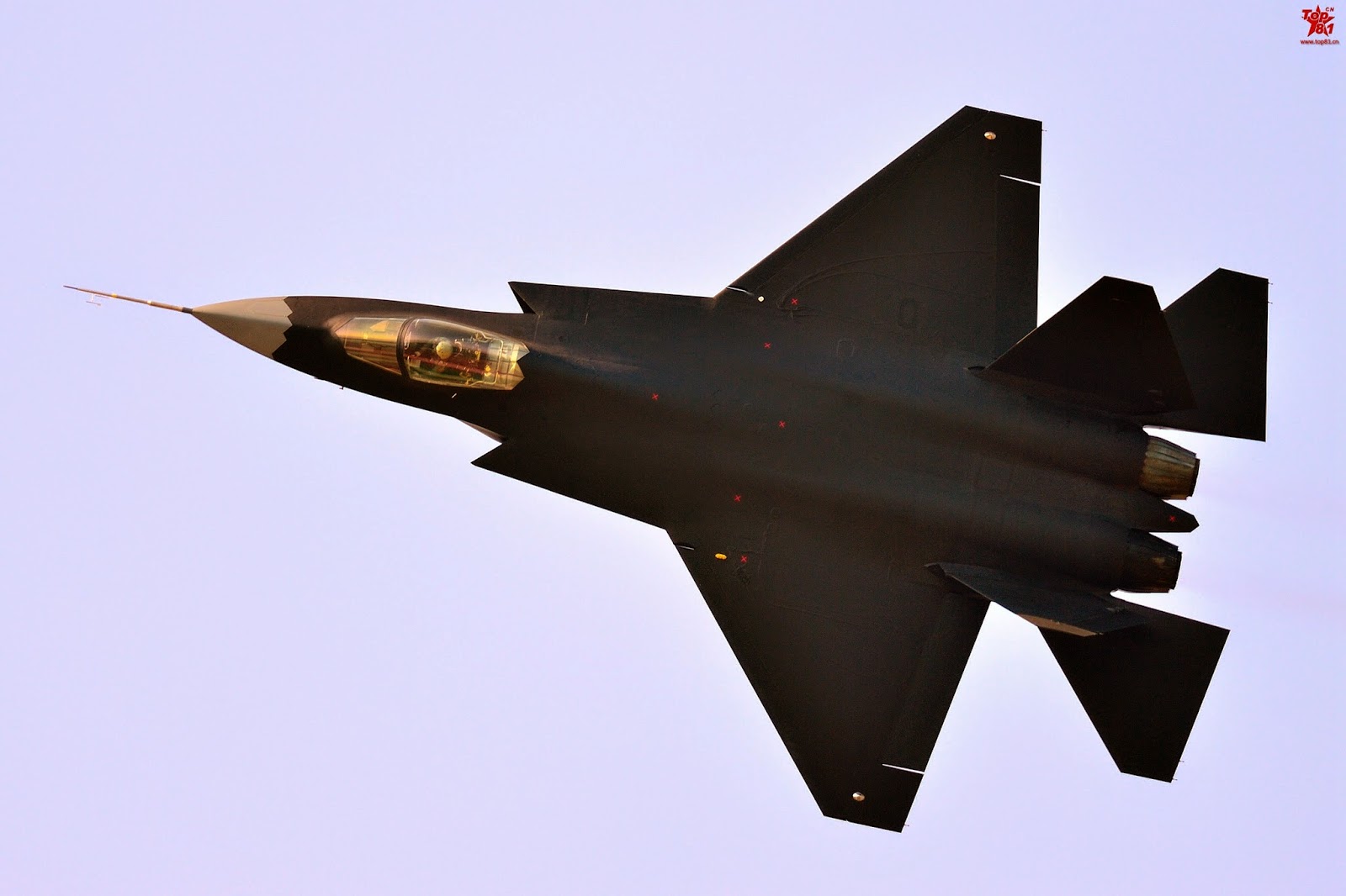 China Defense Blog: Hi-res photos of the day: J-31 at Zhuhai