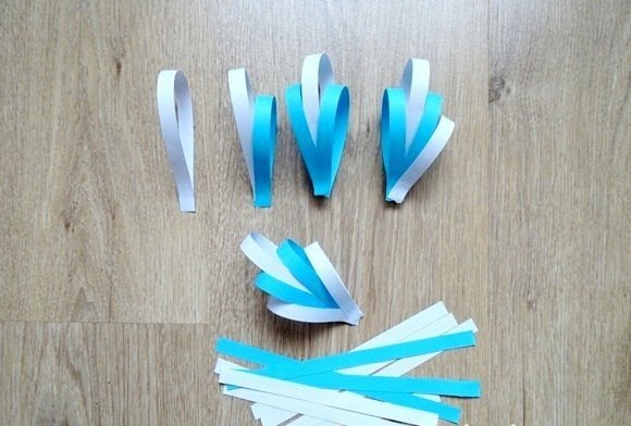 How to make Paper Strips Snowflakes - The Factory of Ideas