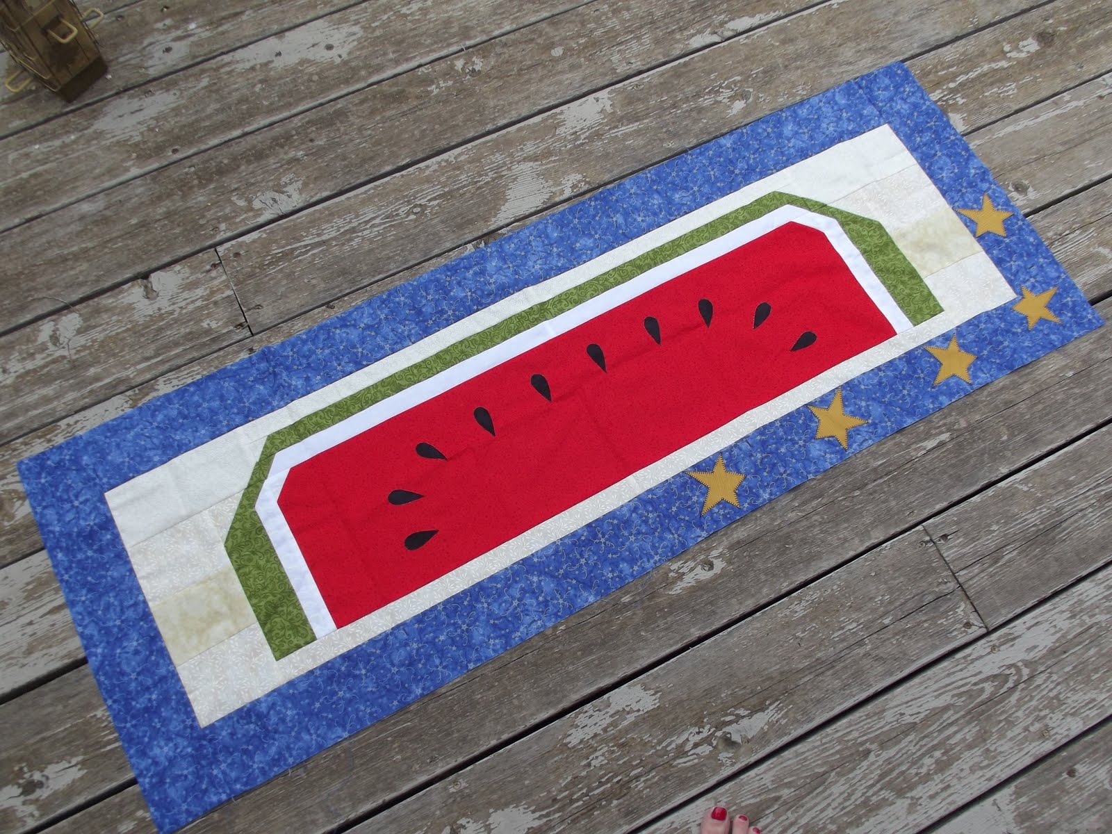 My Sewing Room: Watermelon tablerunner