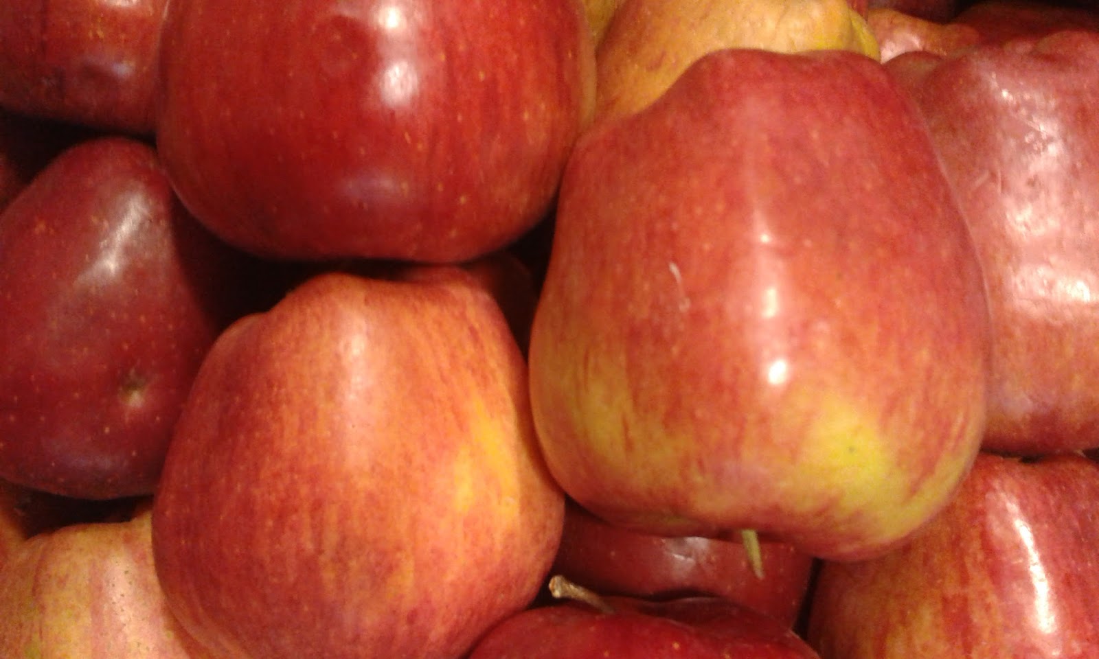 The benefits of red apples - foodBest