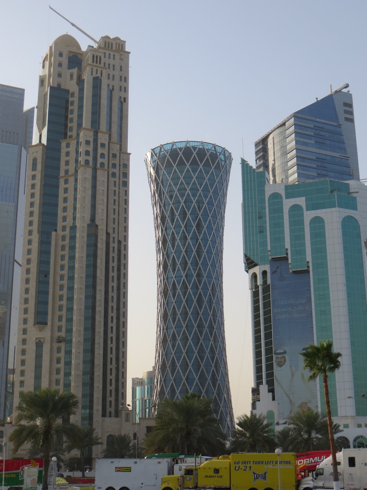 Bir Türk, Bir İngiliz ve 3 Kuruşluk Dünya: Katar... Zenginligine ...