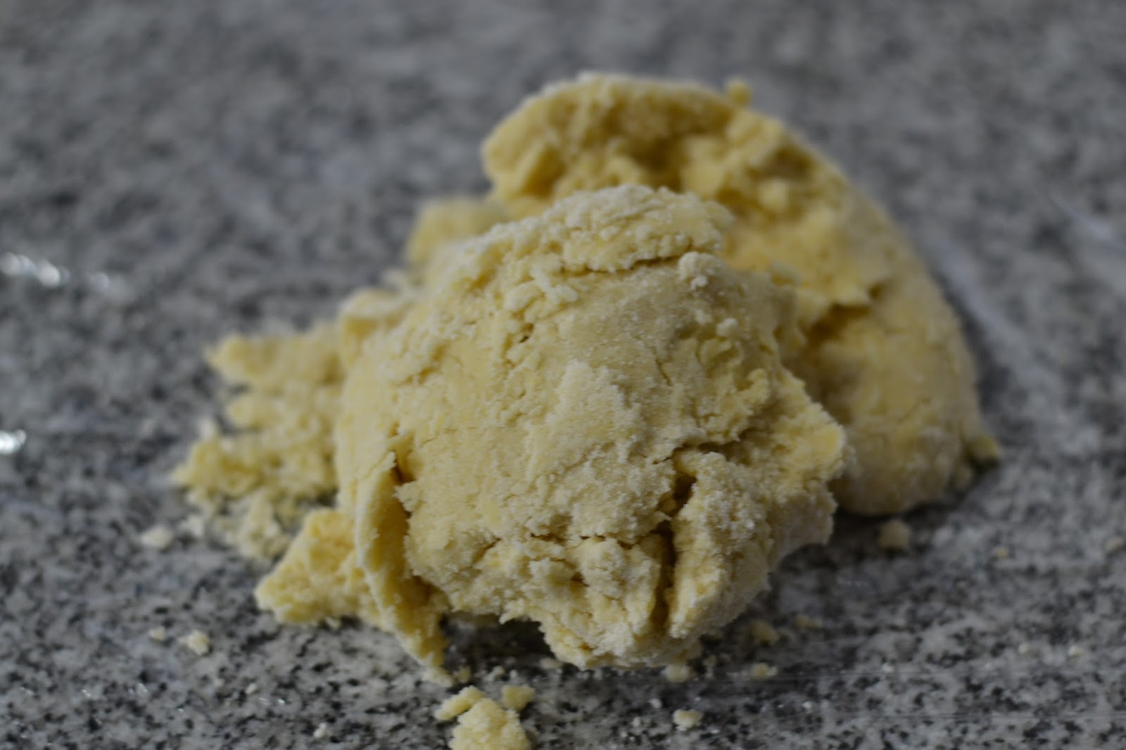 Sablé bicolor con avellanas