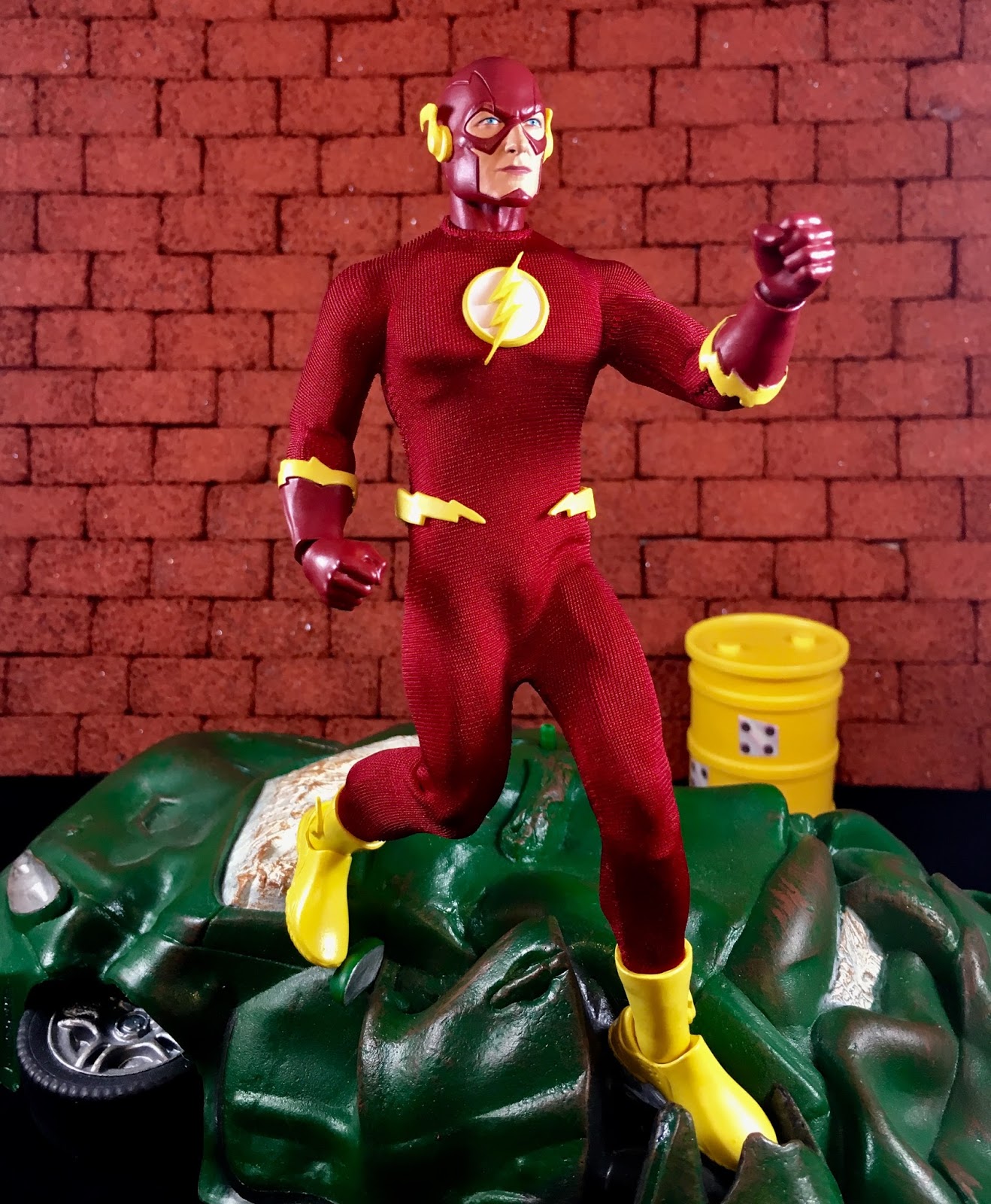 CobraShadowJoes: Mezco Toyz One:12 Collective Flash Figure Review