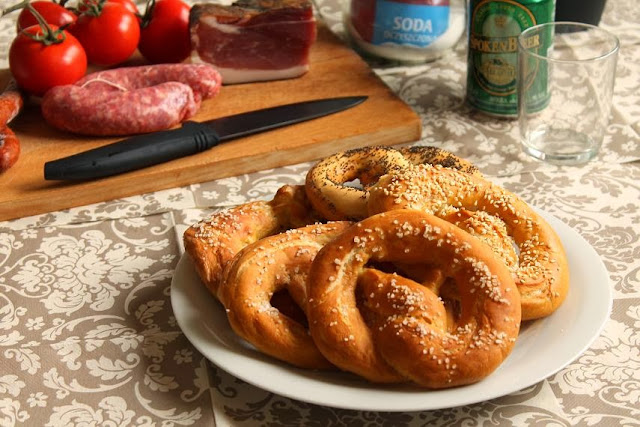 Czas na obiad: Precle domowe