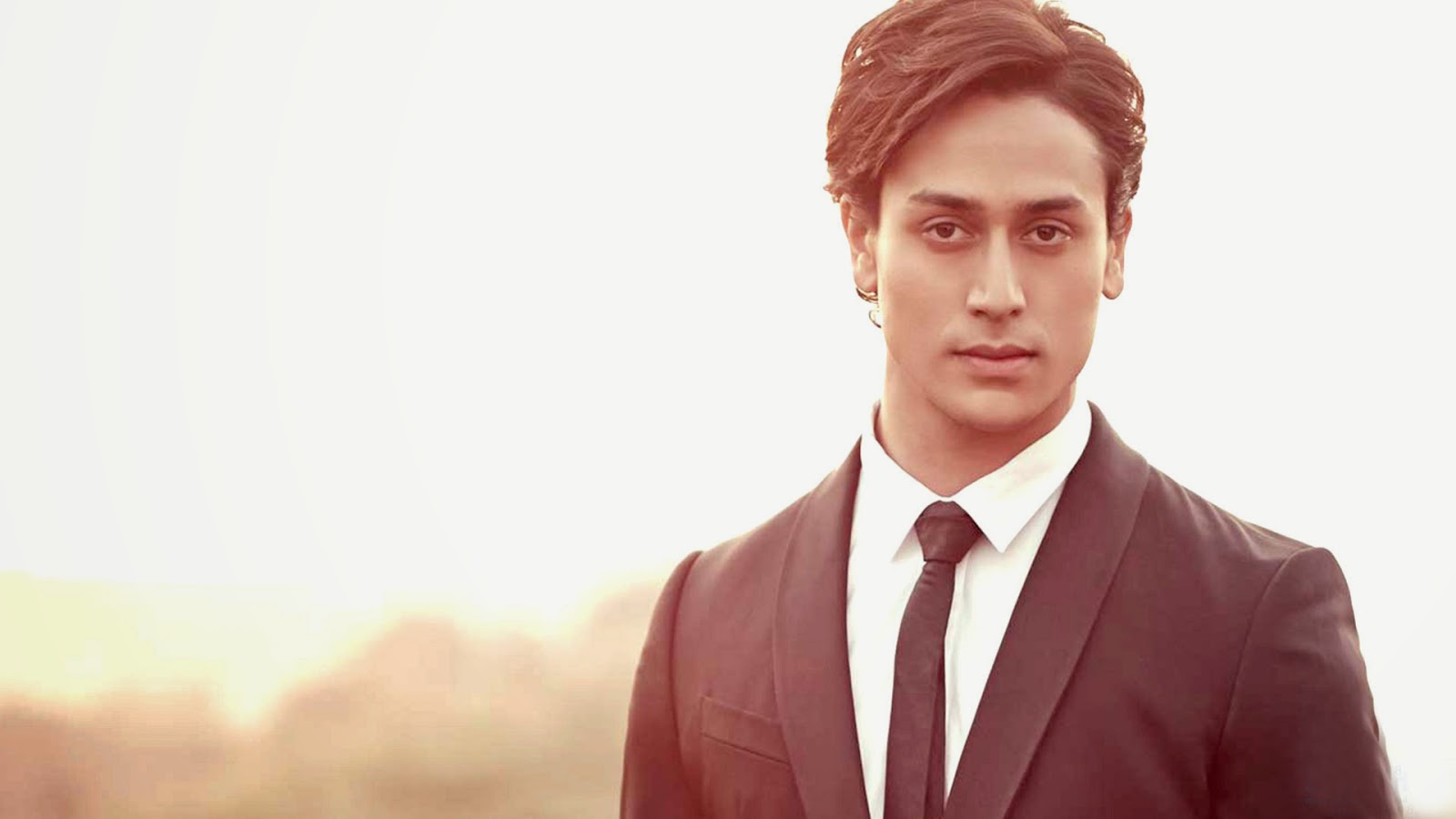 Tiger Shroff - Top 10 Photos of Most Handsome Actor Tiger Shroff