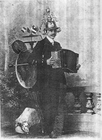 36 Amazing Vintage Photos of One Man Bands From the Past ~ Vintage Everyday