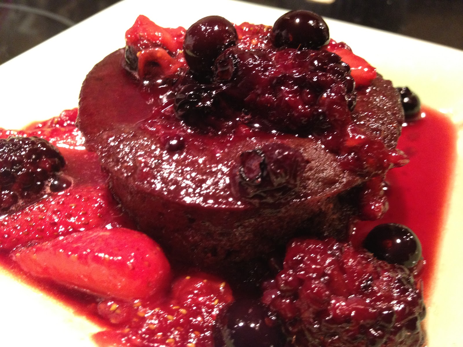Linda C's Kitchen Table: Paleo Molten Lava Chocolate Cake with Summer ...