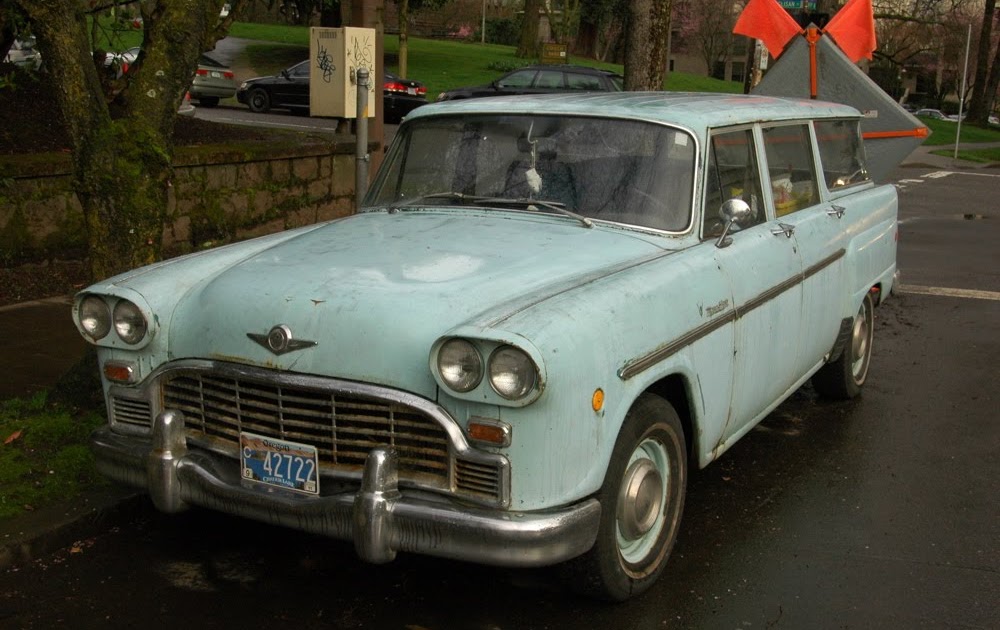 OLD PARKED CARS.: 1970 Checker Marathon Station Wagon.