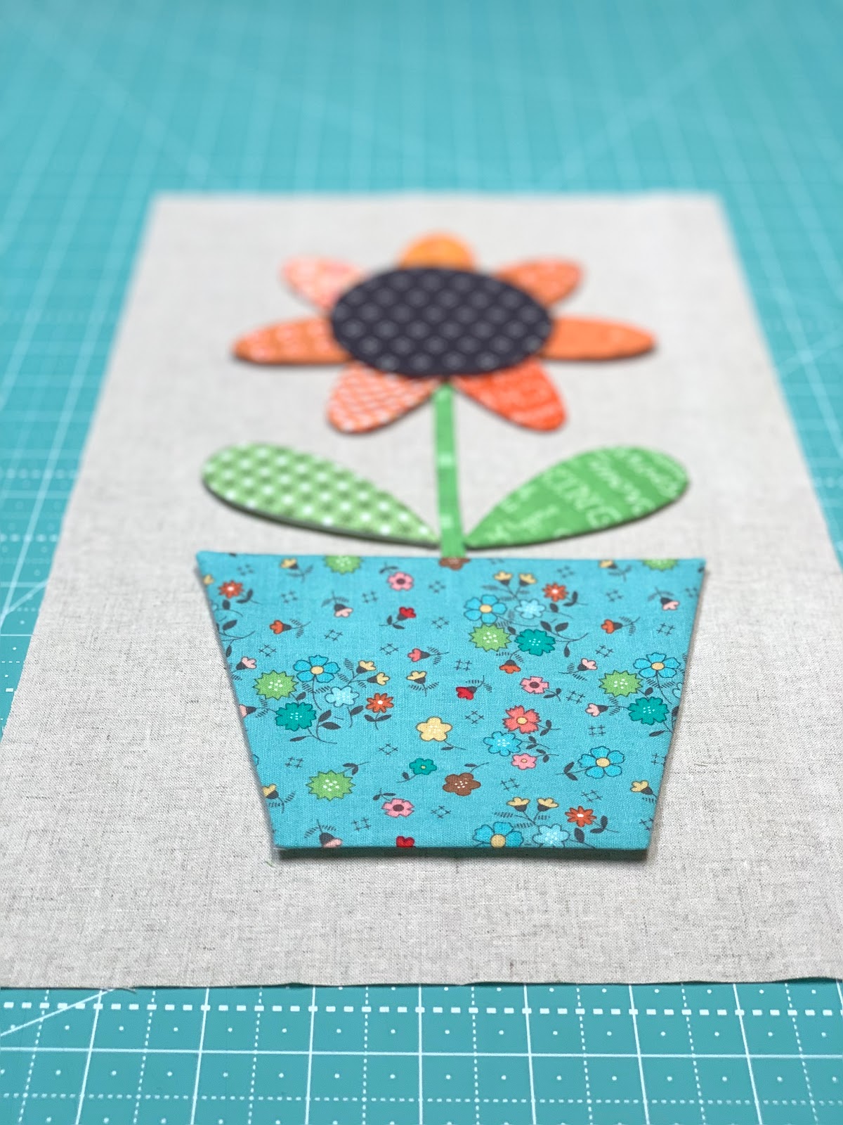 Bee In My Bonnet: Fall Flower Pots Quilt Tutorial!!