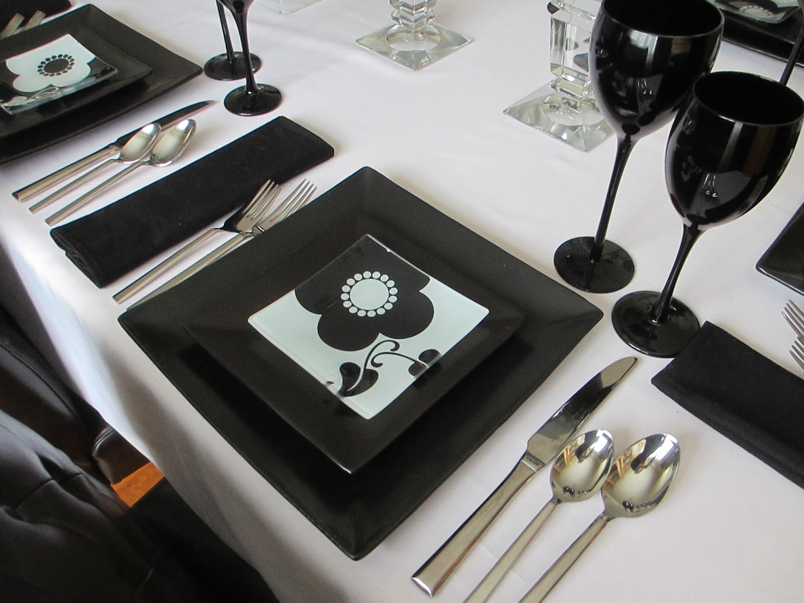The Welcomed Guest: Ultra Modern Black and White Table