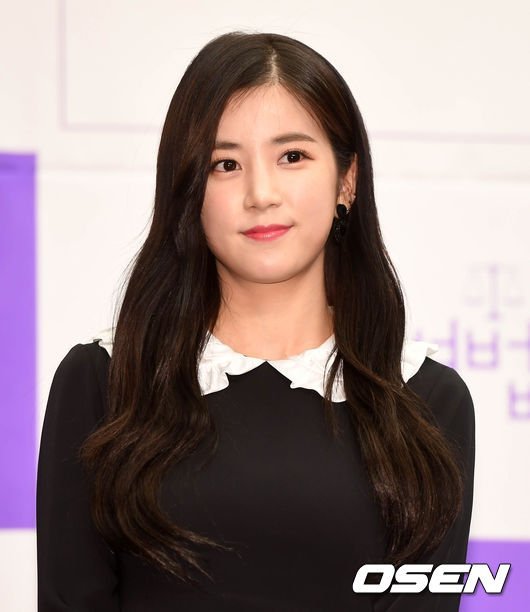 Chorong attends conference for her new web drama