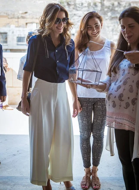 Queen Rania visits ADW exhibition at the Raghadan Terminal