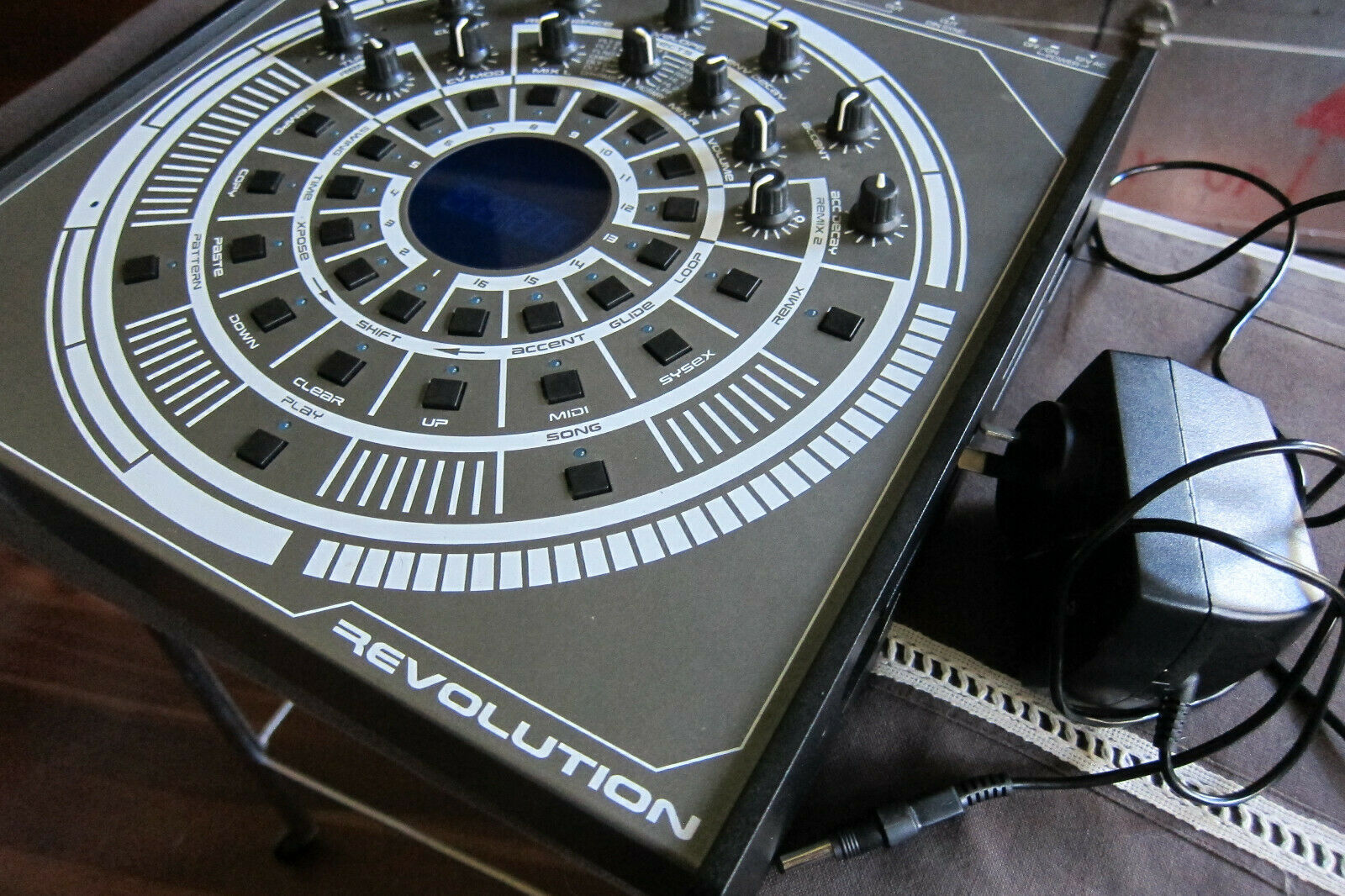 MATRIXSYNTH: Future Retro Revolution Bass Synthesizer