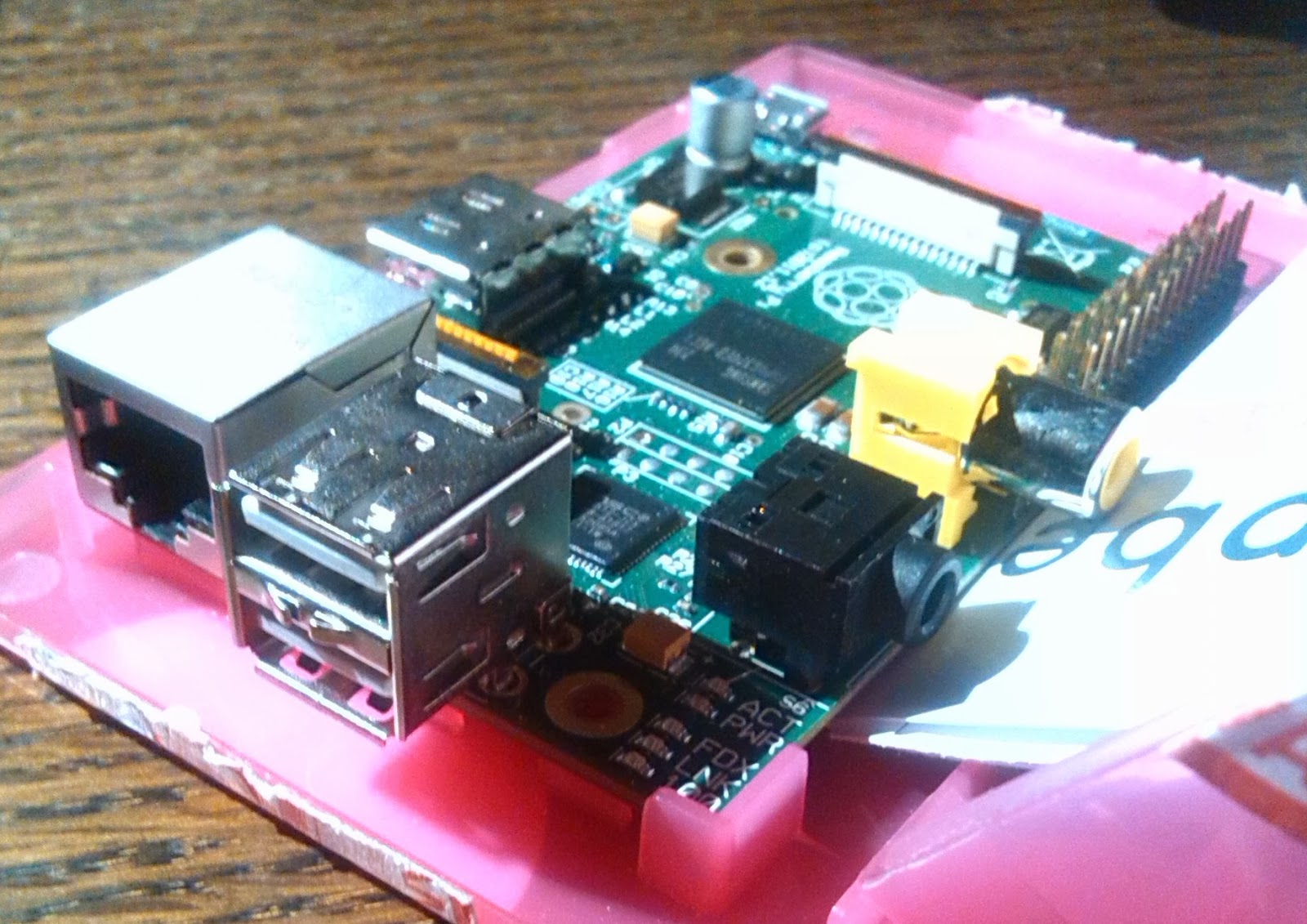 Noxbru's Lair: Esquema de una Raspberry Pi en Arrow