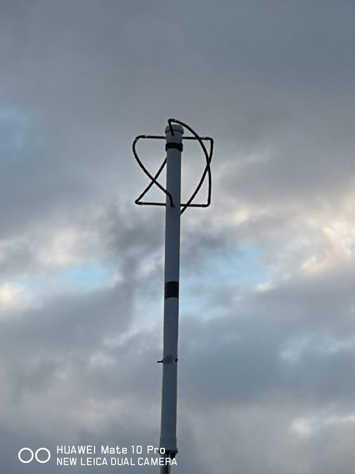 Realization of antennas for radiosonde balloons