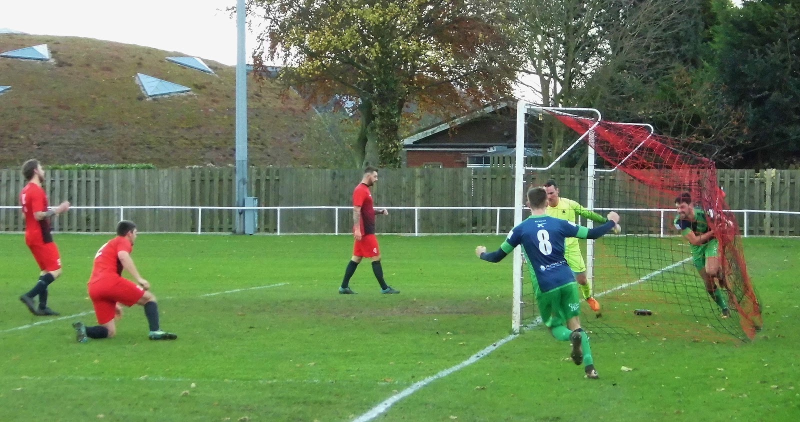 We all stand together: APPLEBY FRODINGHAM LATE COMEBACK SHOCKS BENTLEY