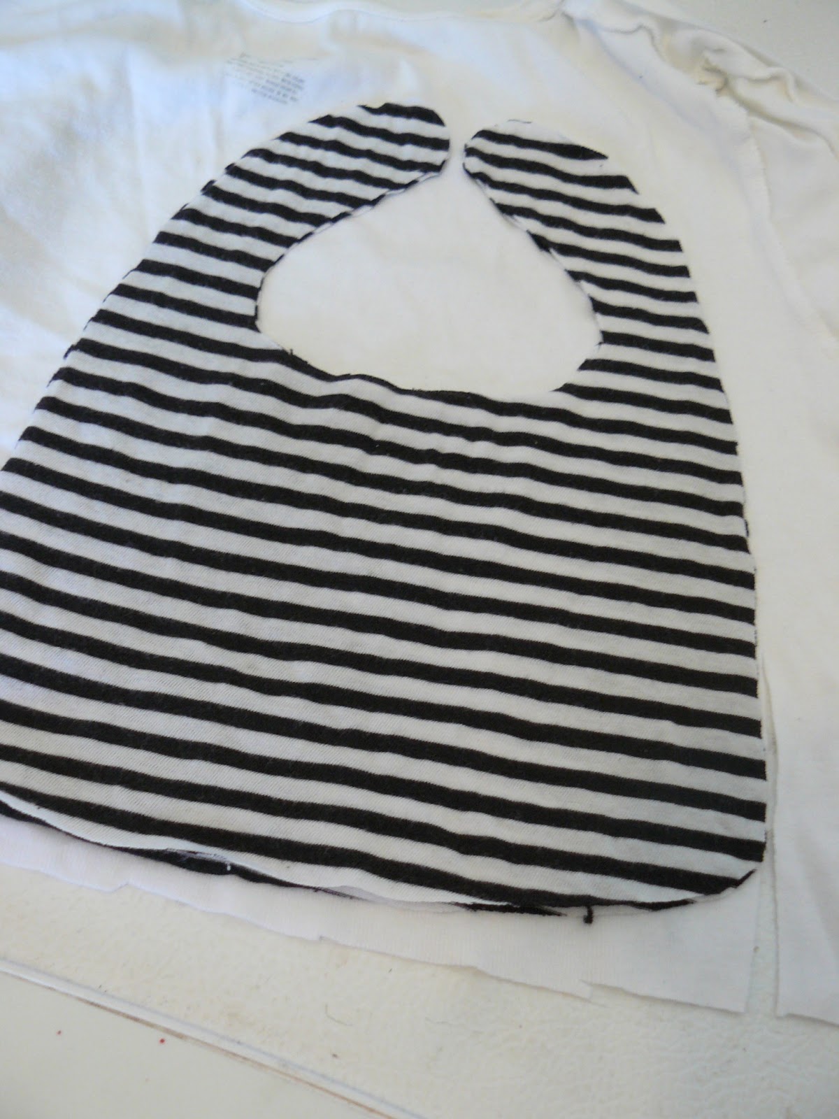Small Fry & Co. : Hungry As A....Up-cycled T-shirt Bib Tutorial