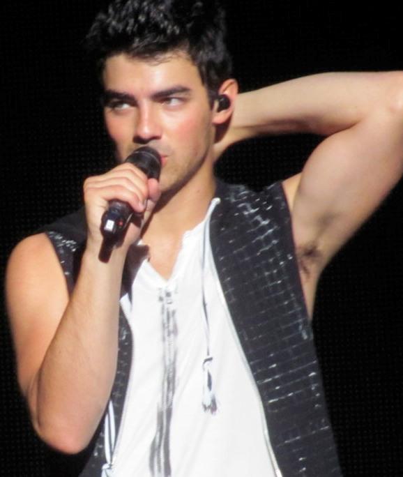 Malepits: Someone loves to show off - Joe Jonas's Armpits