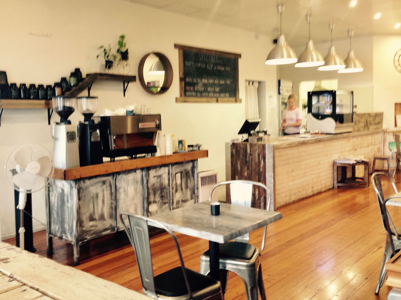 Green Gourmet Giraffe: The Backyard, Geelong cafe