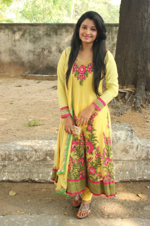 Deepthi Shetty Latest Stills,South Actress Deepthi Shetty in Yellow ...