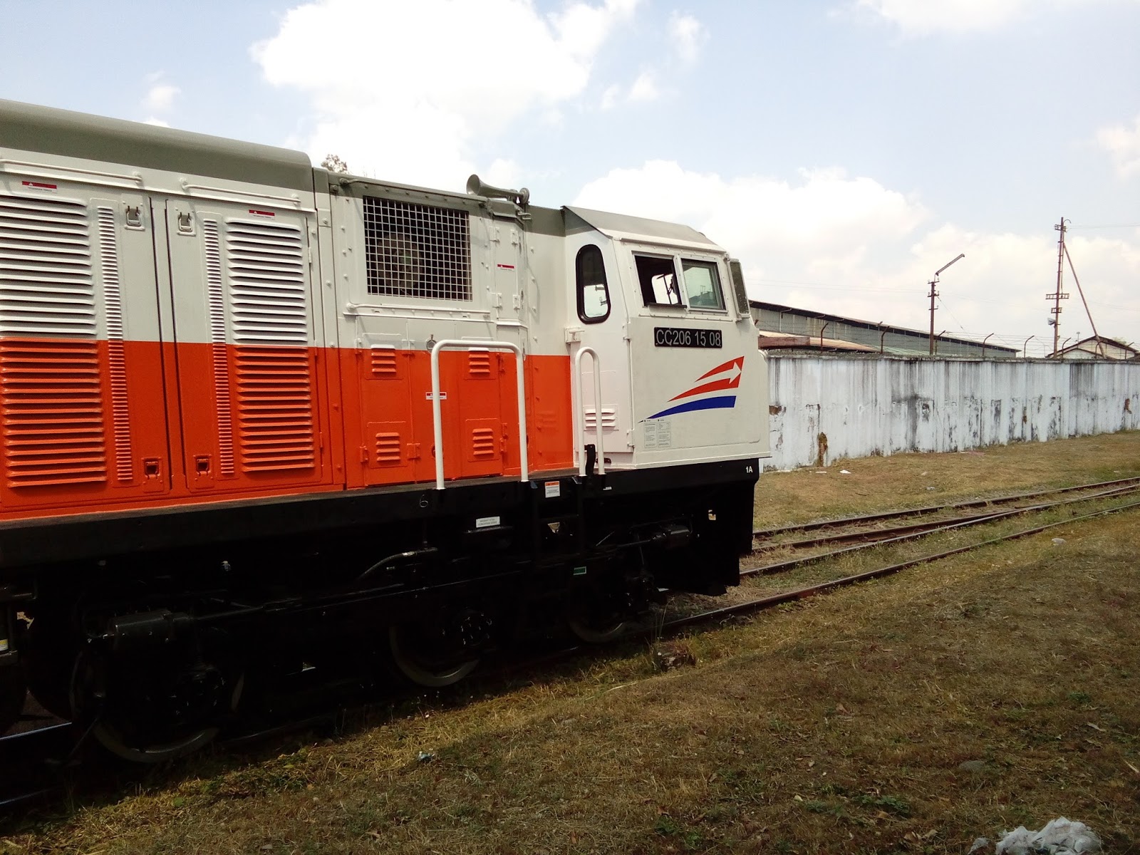 Kereta Api Indonesia: Uji Coba Lokomotif CC206 Batch 2 CC206 15 08 dan ...