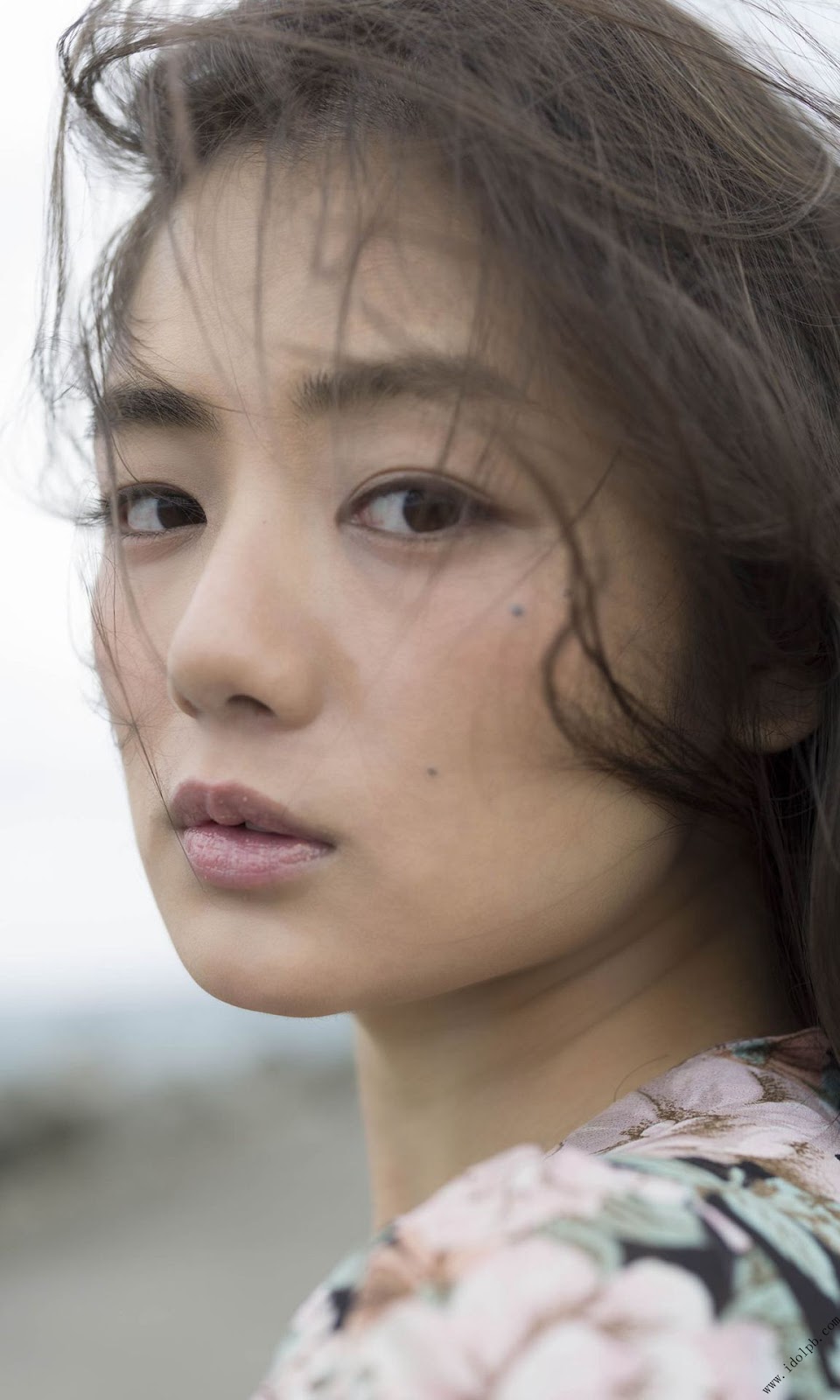 Nao Kanzaki and a few friends: Moemi Katayama: WPB-Net #443 scans