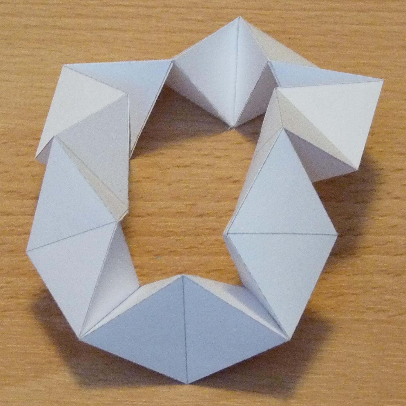 TIC LIBRE: Caleidociclos tetrakaidecagonal