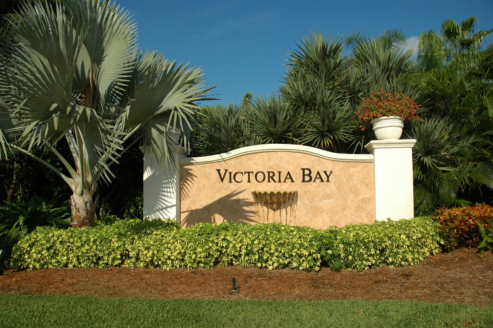 Palm Beach Gardens Golf Course Homes: Details Distinguish Homes for ...