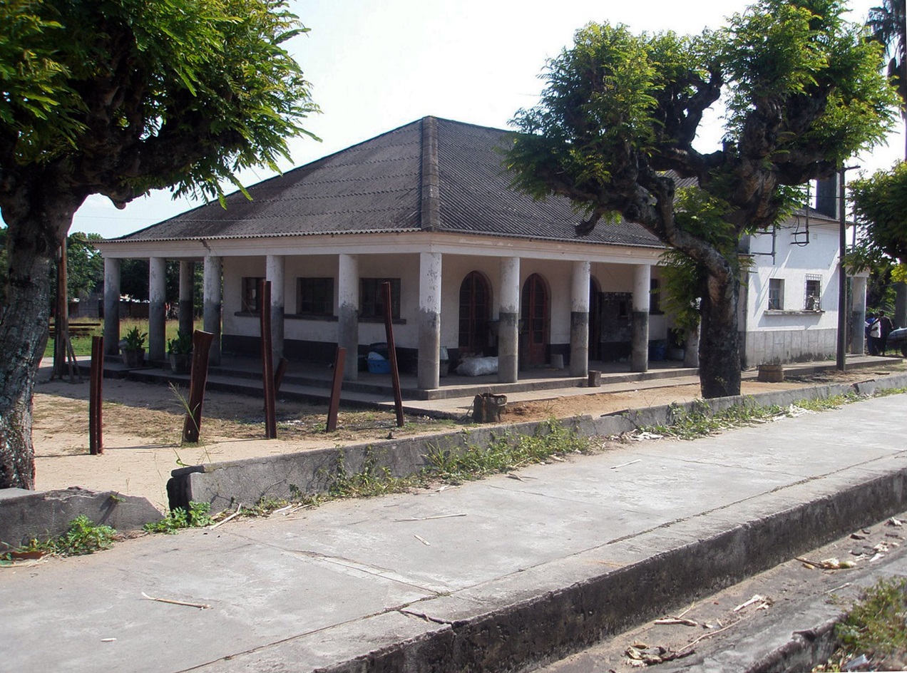 Vila da Manhiça no distrito de Lourenço Marques - edifícios dos anos 40 ...