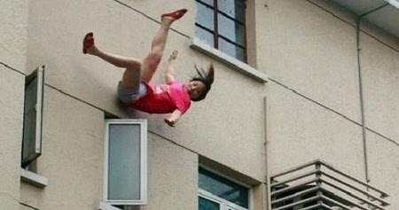 Baloogg's Blog : Too Much Alcohol: Drunk Nigerian woman falls off from ...