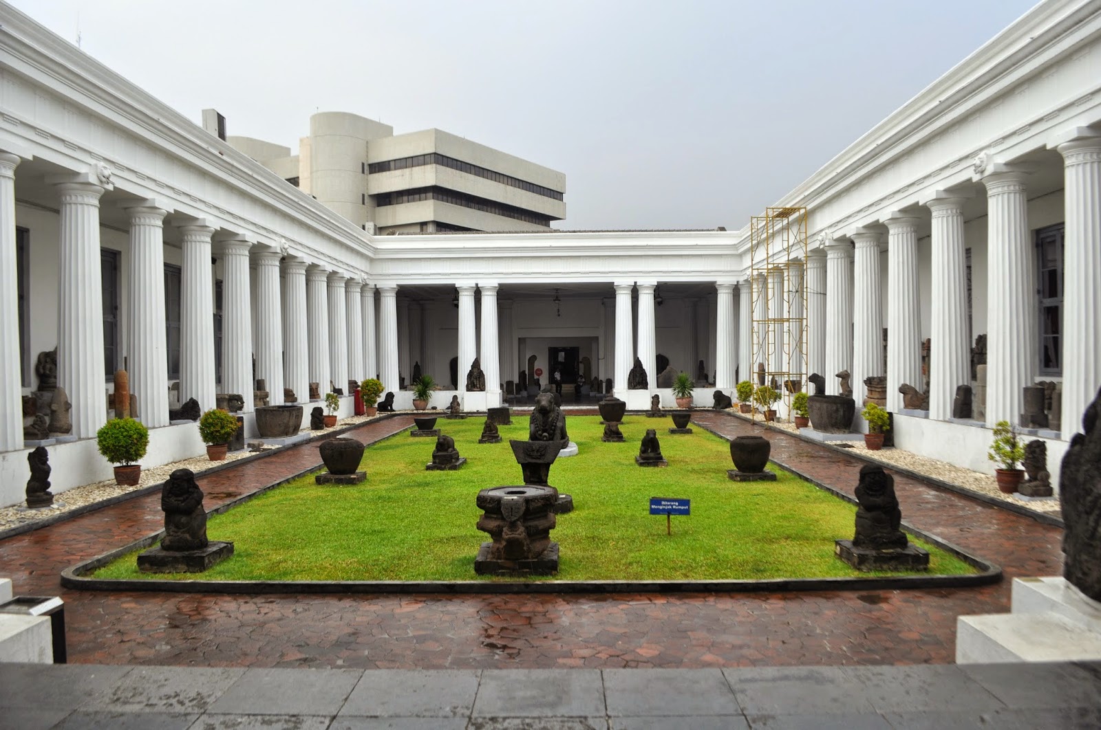 SQUEEZE THE DAY: Day 8: Jakarta: Museum Nasional Indonesia