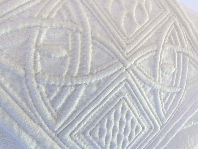 Fils et Aiguilles... une Passion: BOUTIS - Hubert Valeri