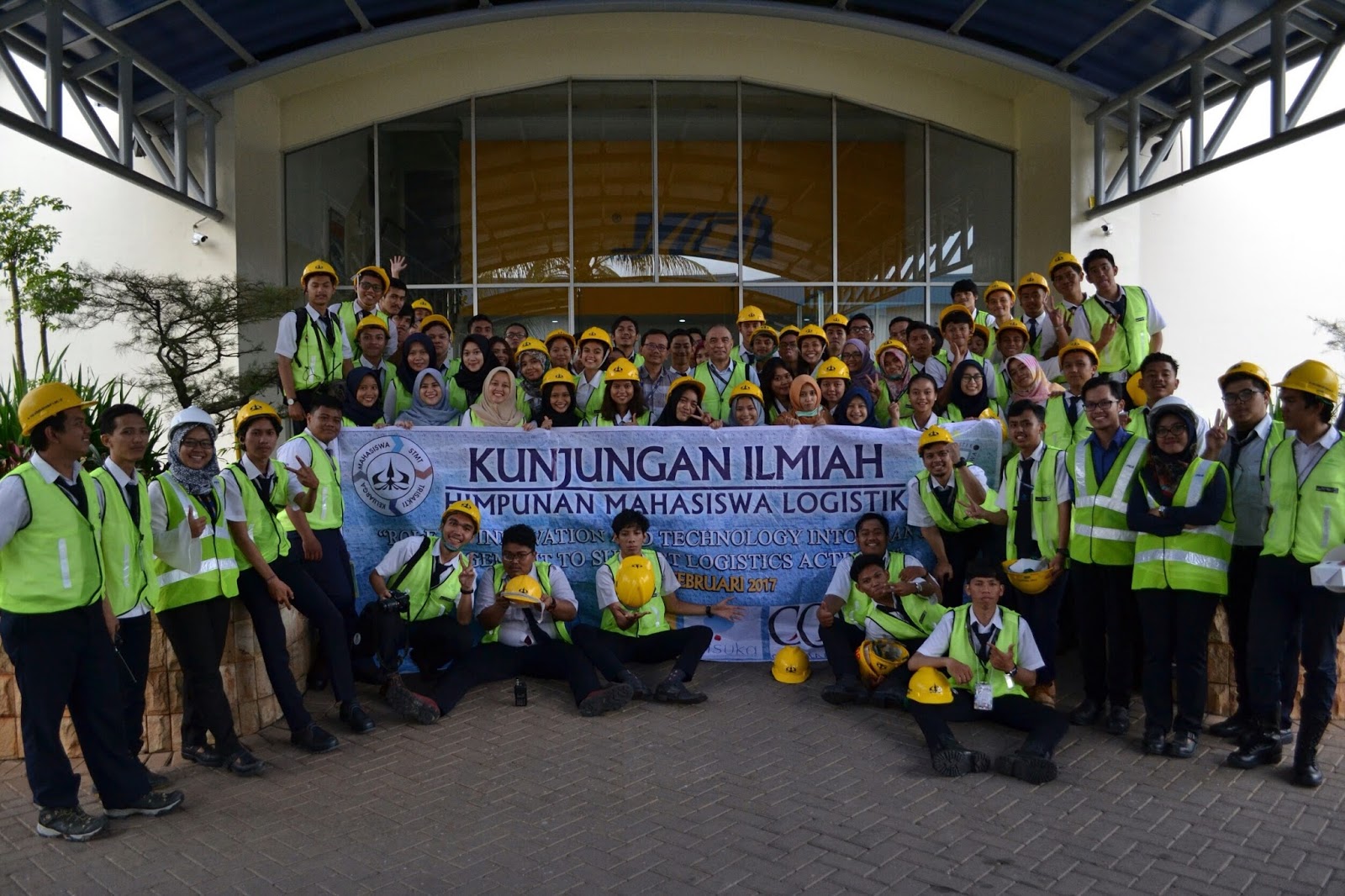 ALASAN MEMILIH STMT TRISAKTI DAN MEMILIH JURUSAN MANAJEMEN LOGISTIK DAN ...