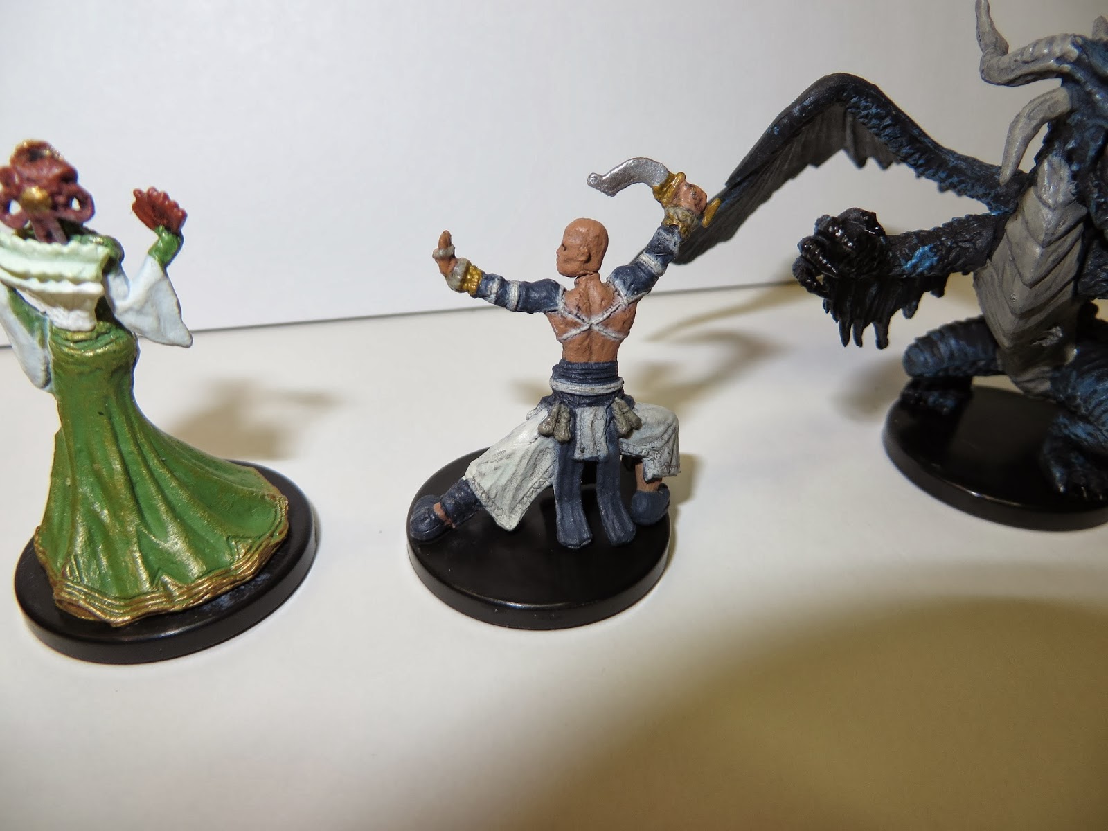 Real Minis: Pathfinder Battles wizkids Legends of Golarian in hand review