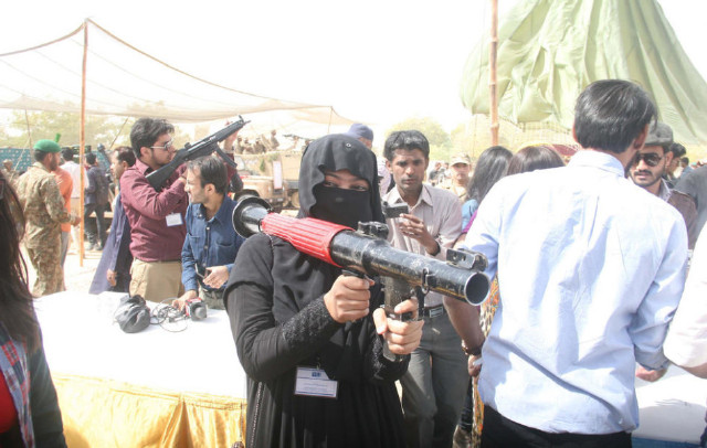 Asian Defence News: Pakistan Army training students and teachers with guns